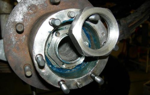 How To Clean And Reseal A Full Float Axle Shaft | Lugnut4x4